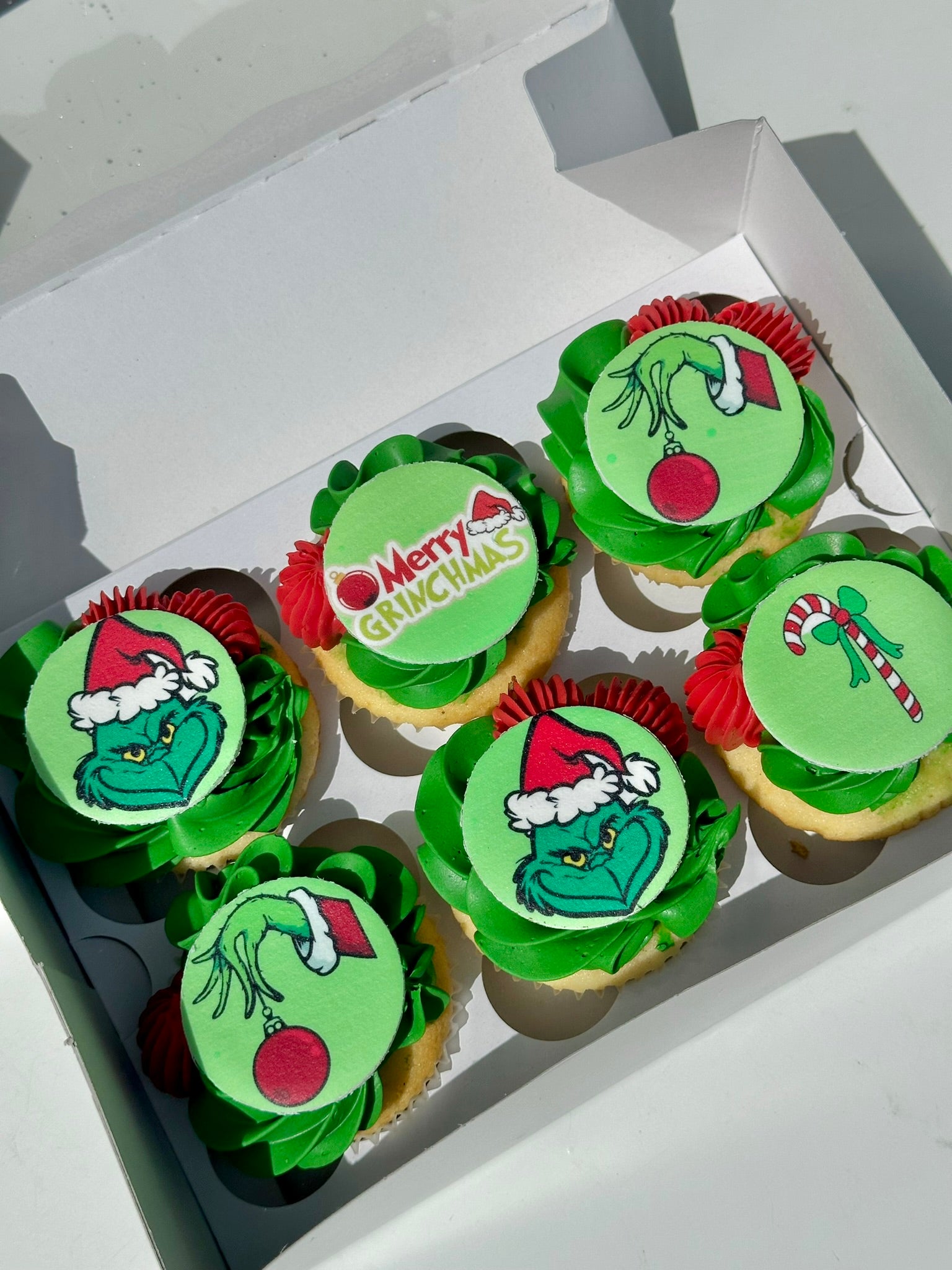 Grinch Cupcakes – Whip Cakes